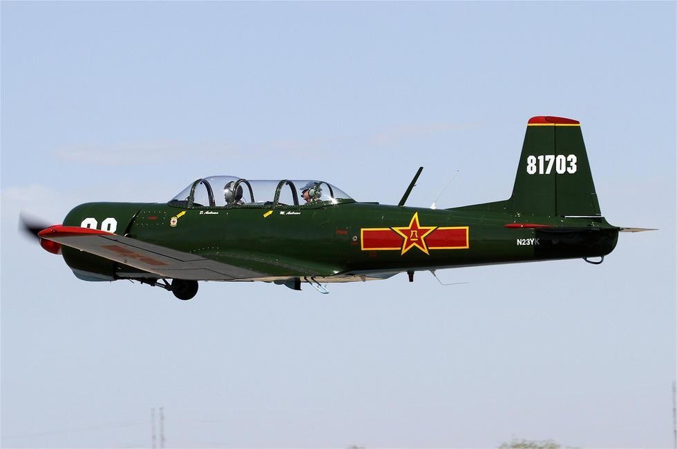 Have Chinese pilots ever flown propeller planes?Why not replace the old ...
