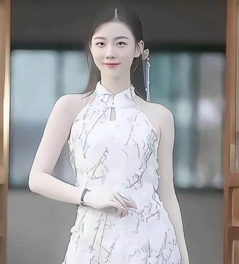 Dong Sizhen's love and career double harvest, commercial value is recognized, Hu Jiyong's status ...