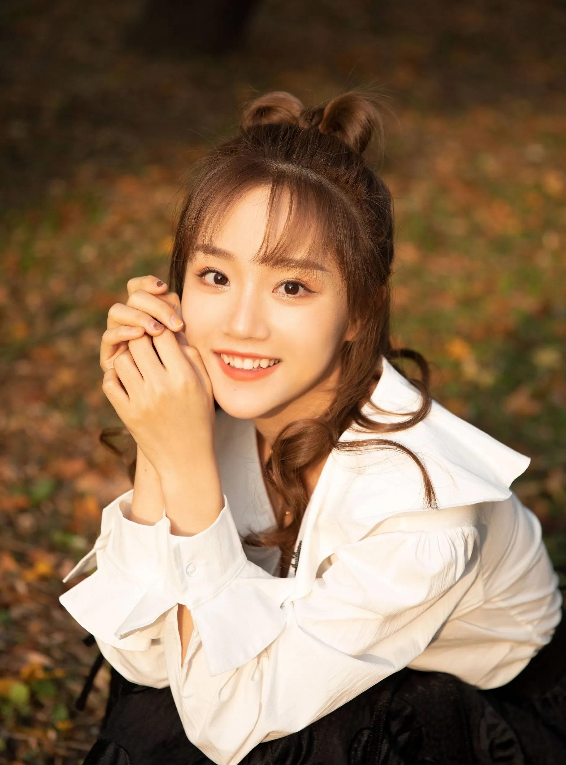 Cute actress Yang Zhiwen's beautiful pictures to share - iMedia