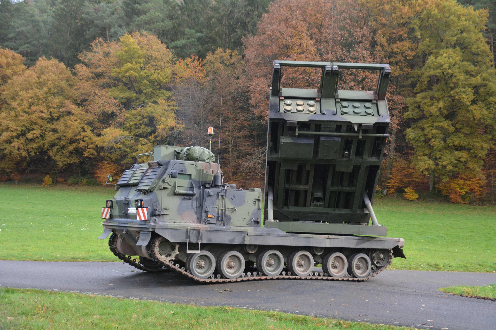 Gulf famous M270 multiple rocket launcher - iMedia