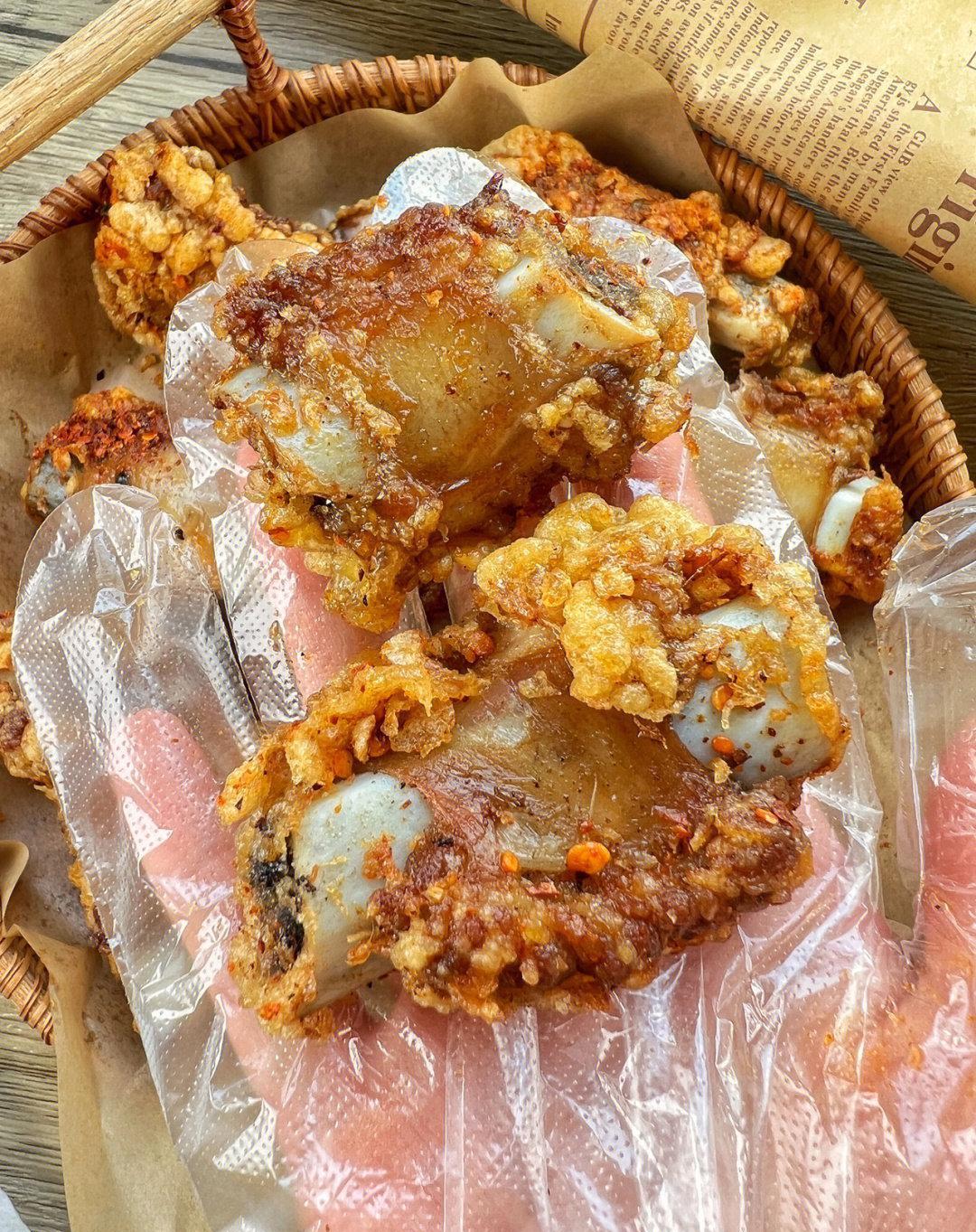 This deep-fried crispy pork ribs is delicious and crispy, with a ...