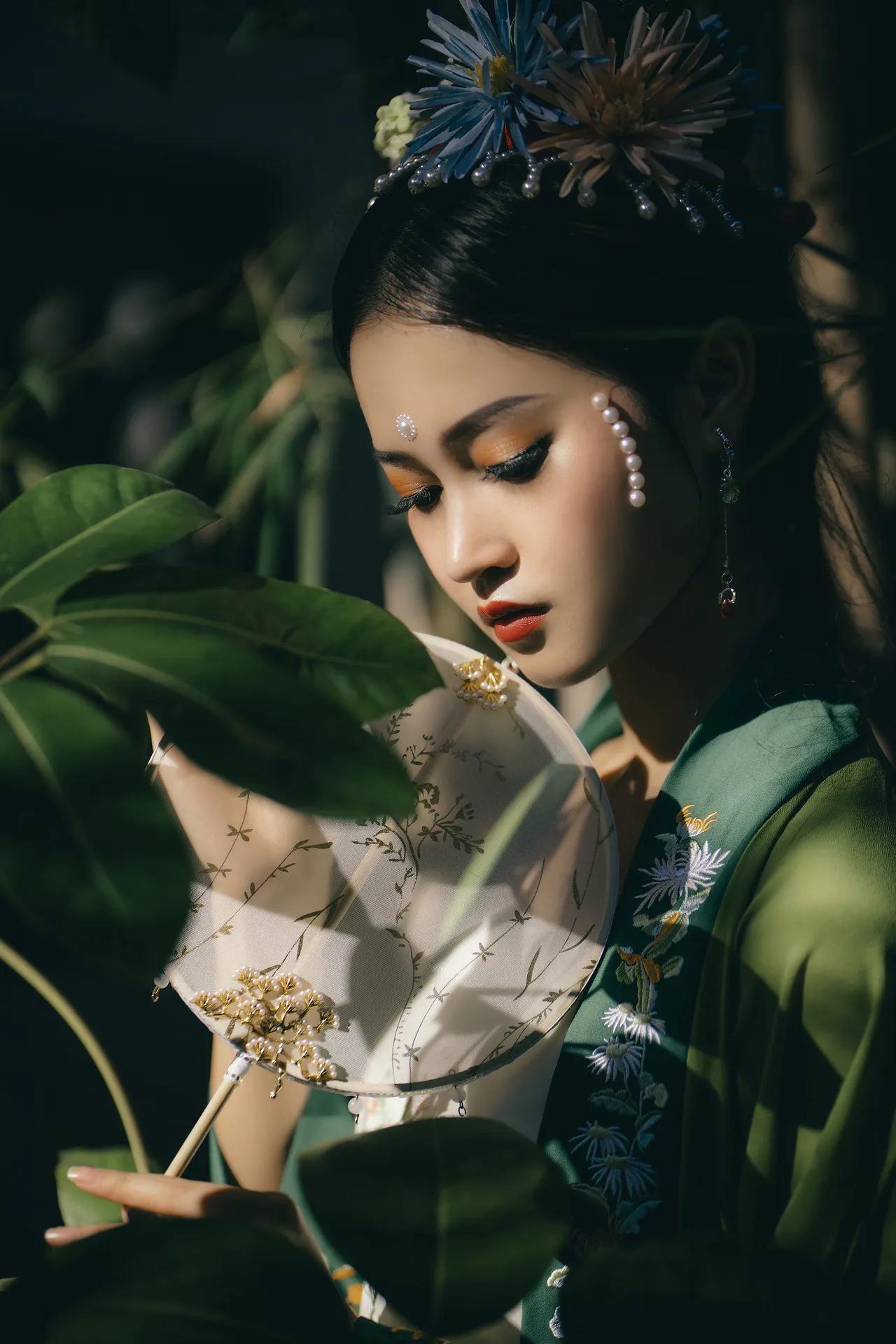 It's not a fault to turn around when you meet by chance, and it's not ...