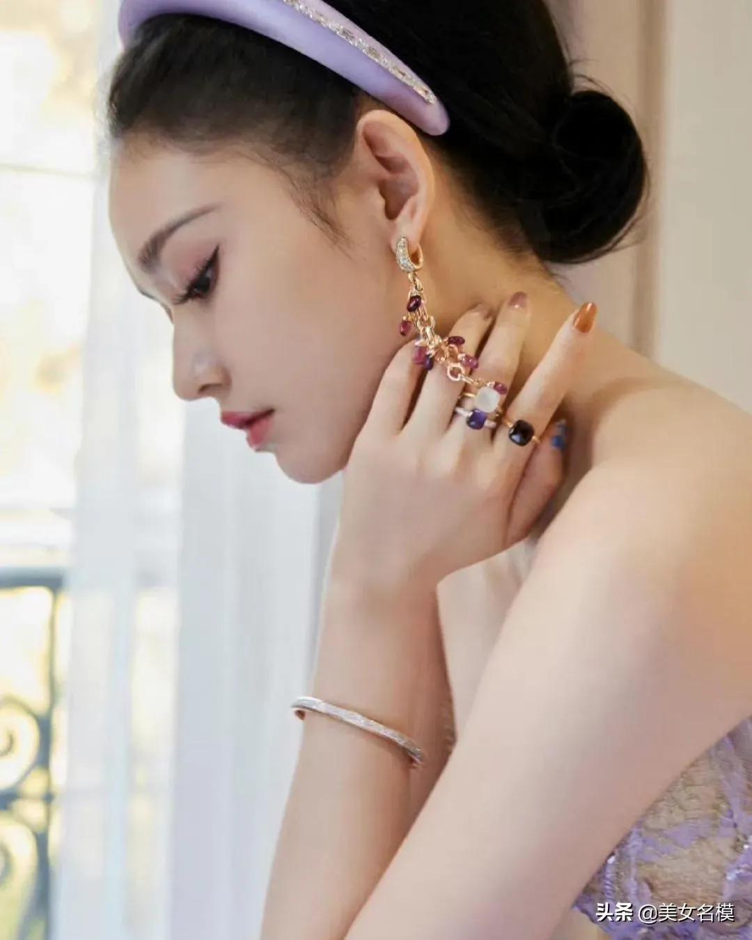 Lin Yun Clicks Her Lips Inews