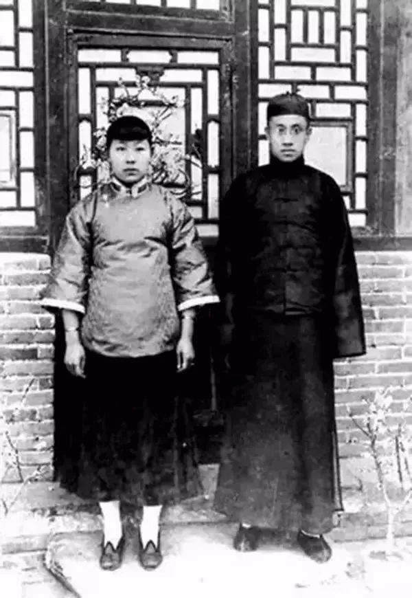 The photo of husband and wife is rare and precious - iNEWS