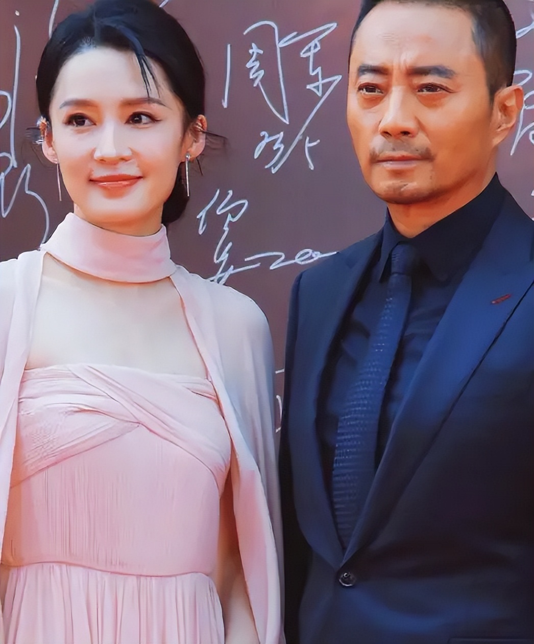 It's the red carpet again! Liu Yan is in poor condition, Li Qin looks ...