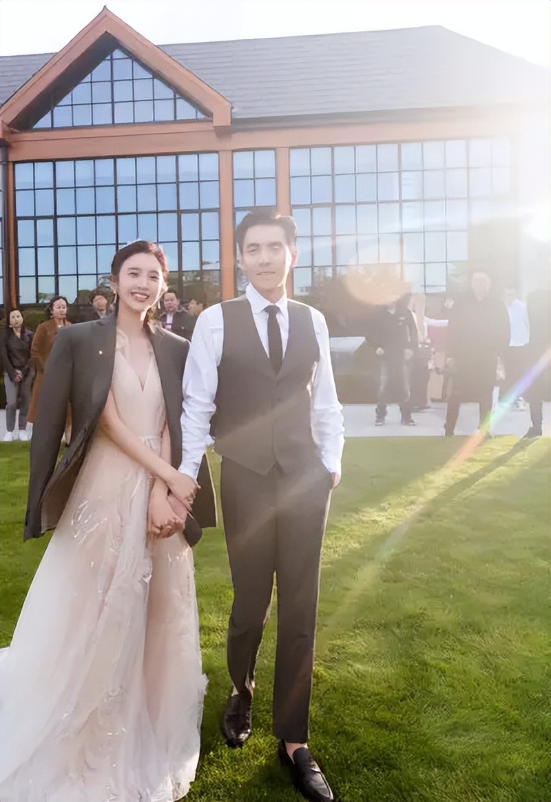 Zhang Ruoyun and Tang Yixin attended the event, the couple bit their ...