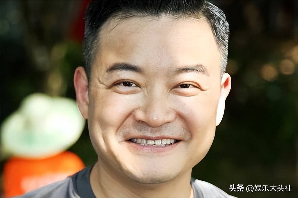 Li Jiaming, a well-known host of CCTV, went to the United States at the ...