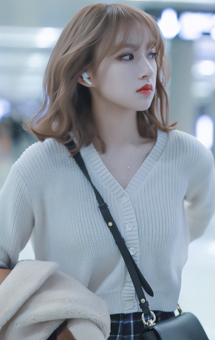 Cheng Xiao is elegant and fragrant, fresh and fashionable, attracting ...