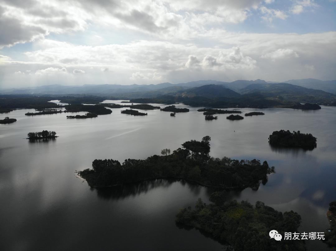Known as the Qiandao Lake in Chengdu, overlooking Sancha Lake turned ...