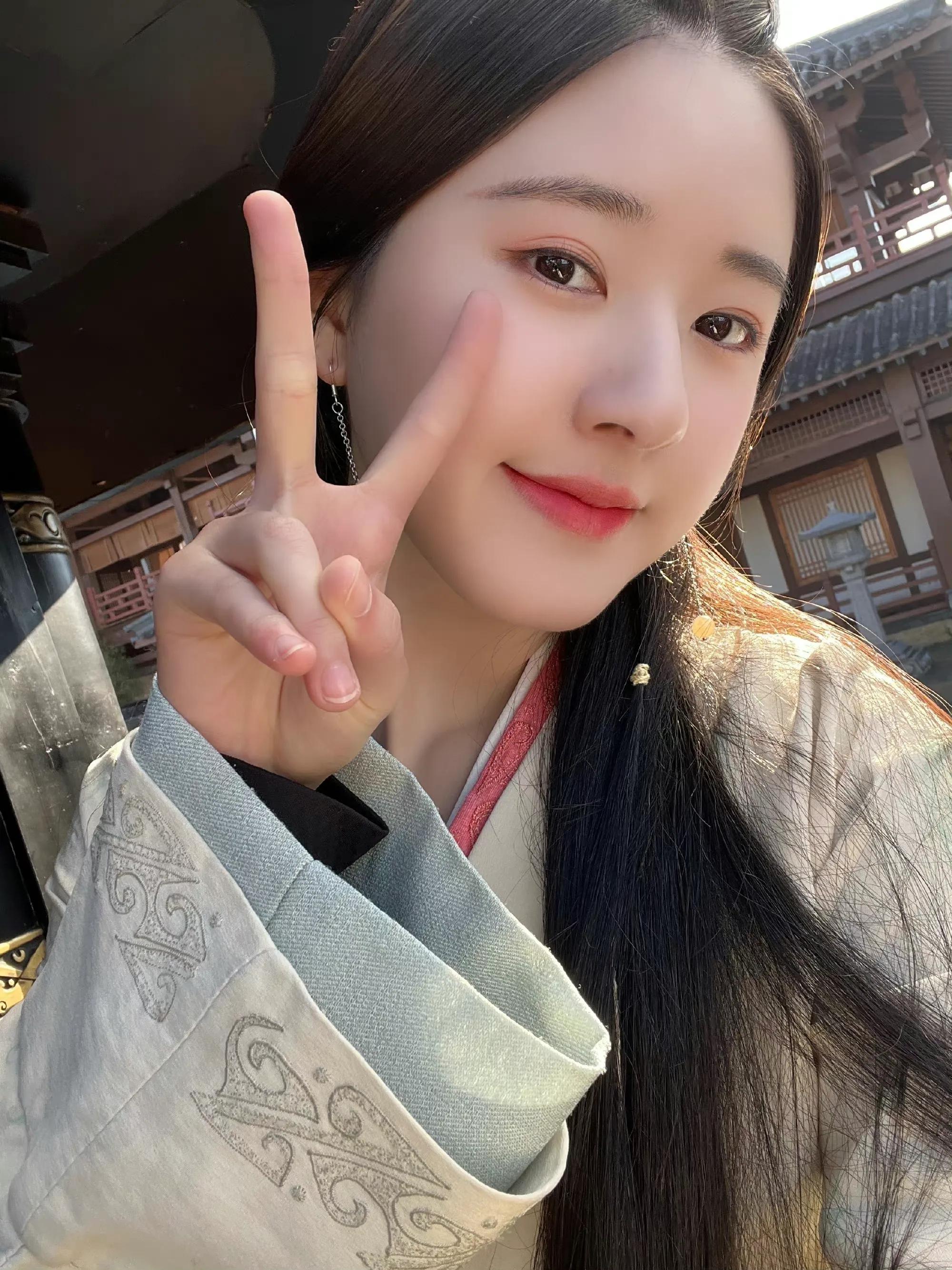 The 40-episode costume drama "Shenyin" will start next month, Zhao Lusi ...