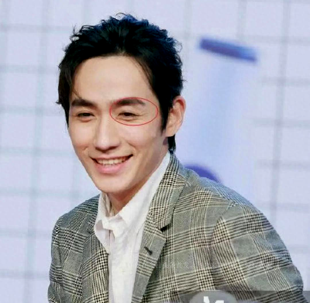 Four male stars who are young but have wrinkles on their faces, can ...