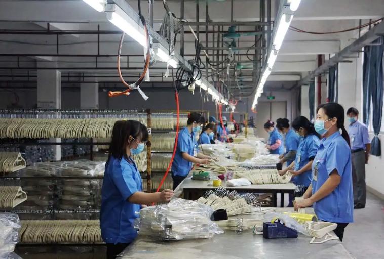 "Why You Should Spend More and Buy Less Clothes?""01-03 - iNEWS