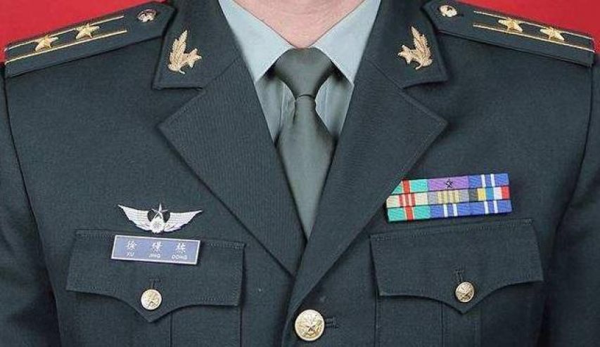 How to correctly identify the seniority badge on the chest of a PLA ...