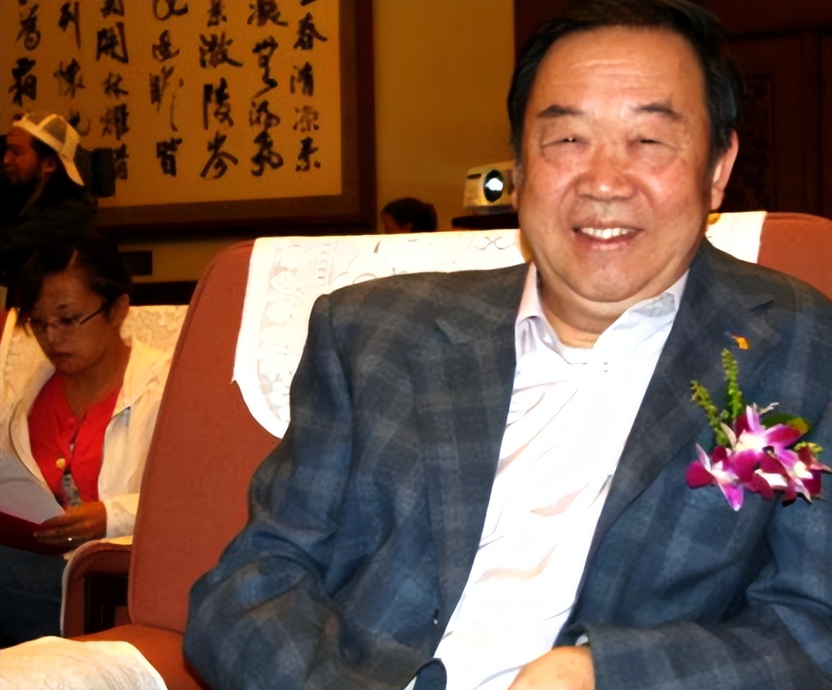 It is a pity that the famous cross talk artist Yan Yueming, who was ...