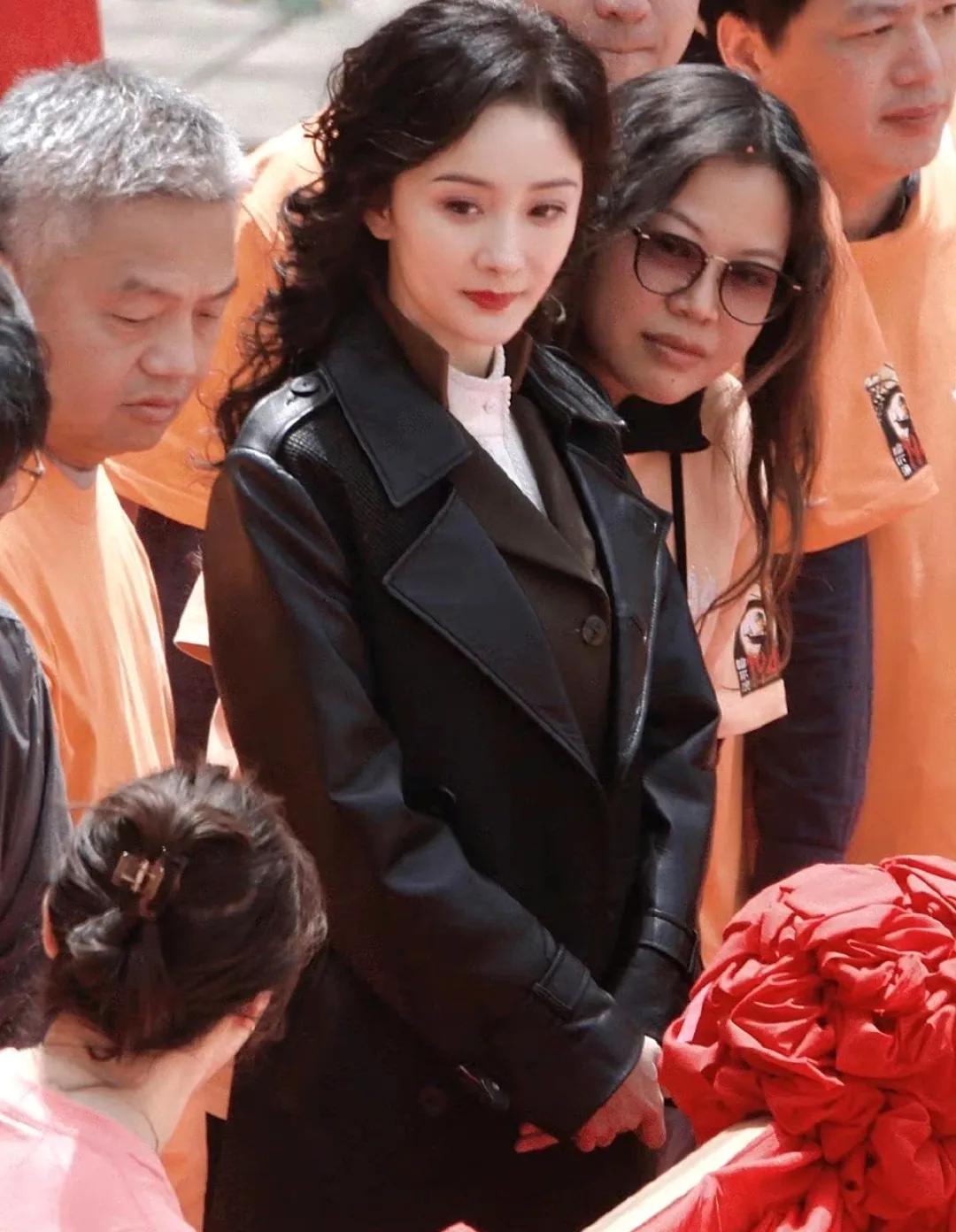 Yang Mi's new drama military uniform Reuters, uniform + cheongsam, is ...