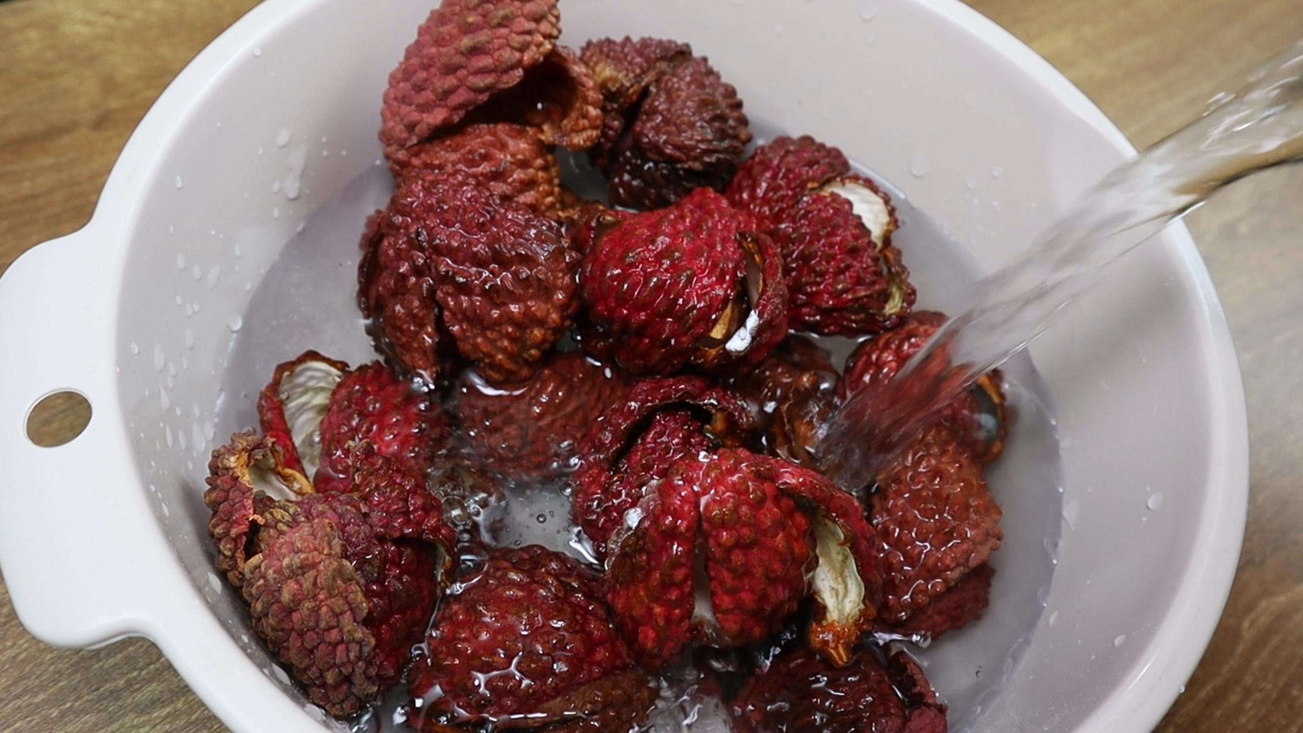 Boiled lychee shells are awesome to drink, and the older generation's ...