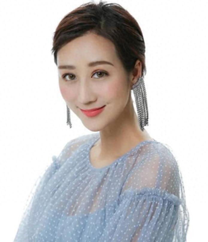 She is the most humble celebrity wife. She had 4 pregnancies in 5 years ...