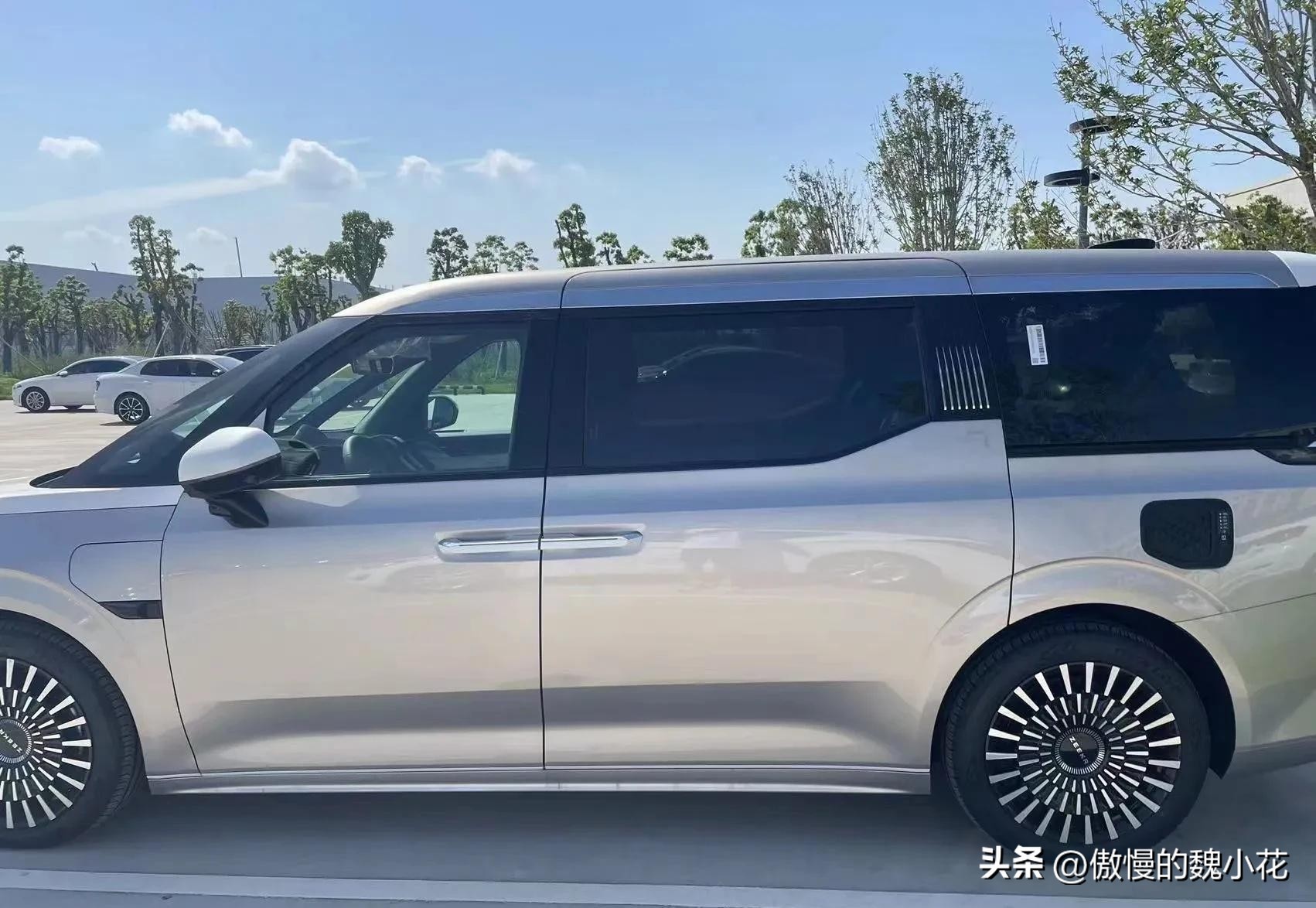 Decisively give up GL8!Extremely Krypton 009 is a real car with a battery life of over 700km ...