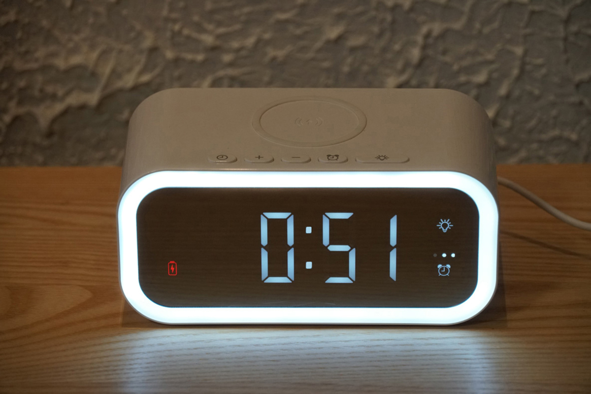 An alarm clock with four functions in one, one word, easy to use - iNEWS