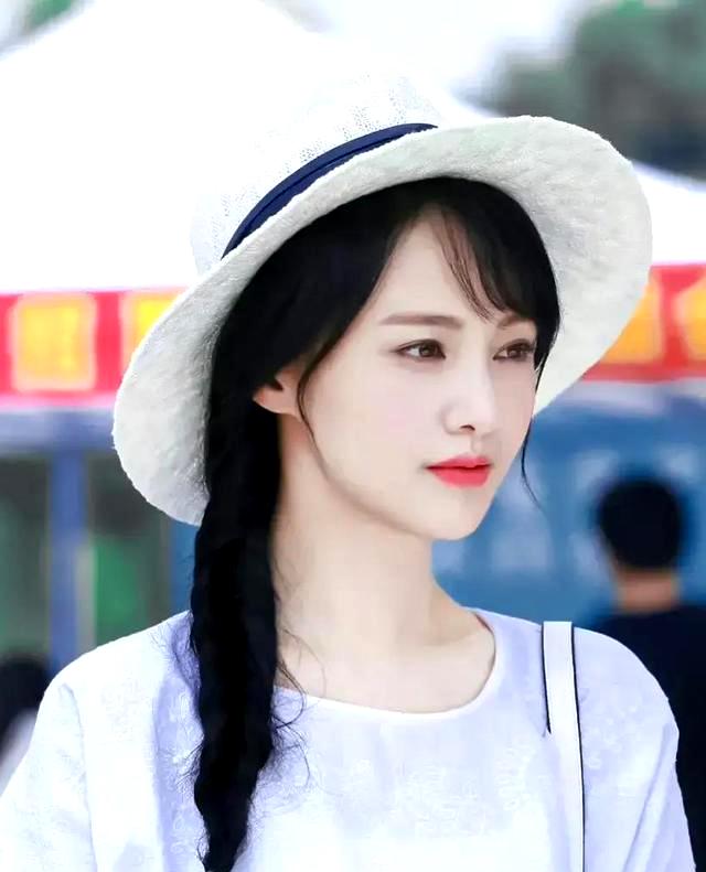 Zhang Han's new girlfriend is a good-looking student with a stunning ...