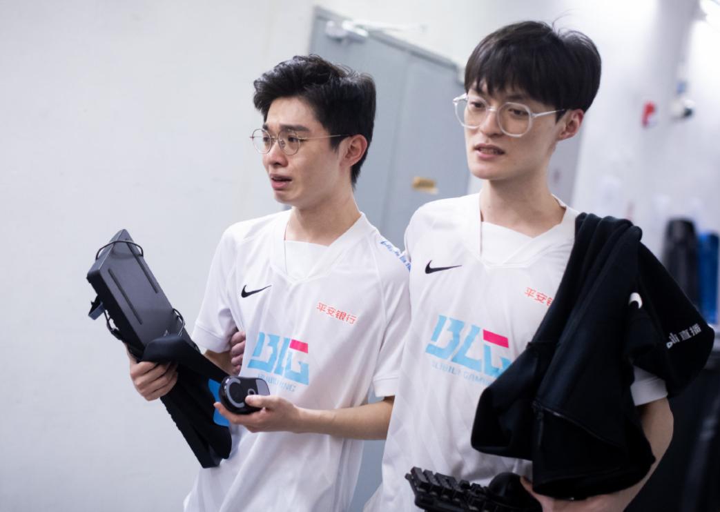 "Don't dare to talk to UZI", Doggo burst into tears, showing high emotional intelligence when ...