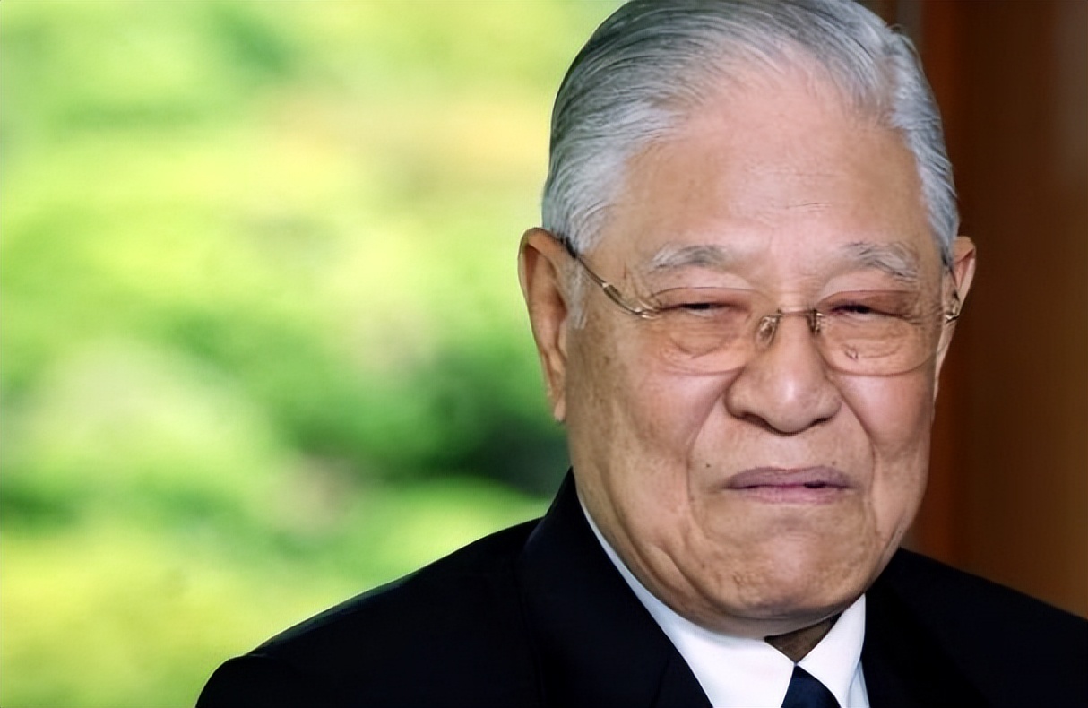 In 1988, Chiang Ching-kuo was seriously ill. When talking about Lee ...
