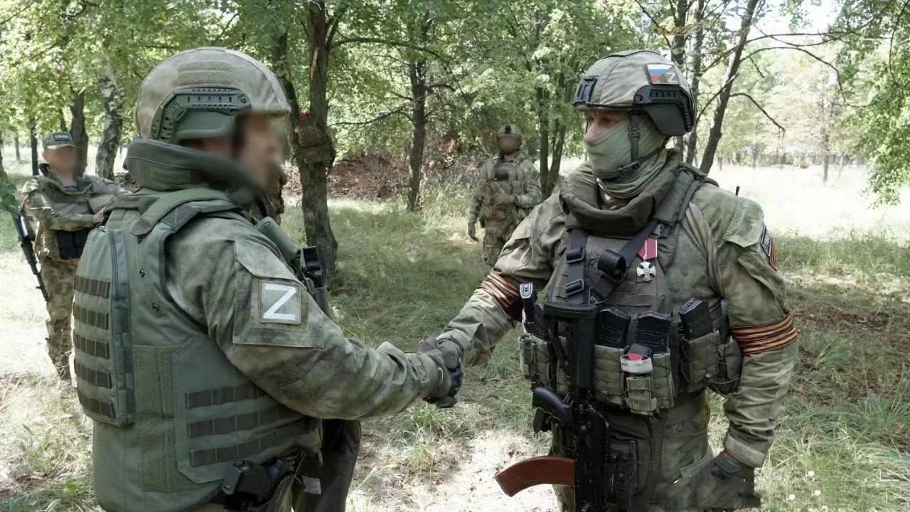 The Leopard 2 tank was destroyed in the first battle, and the Russian T ...