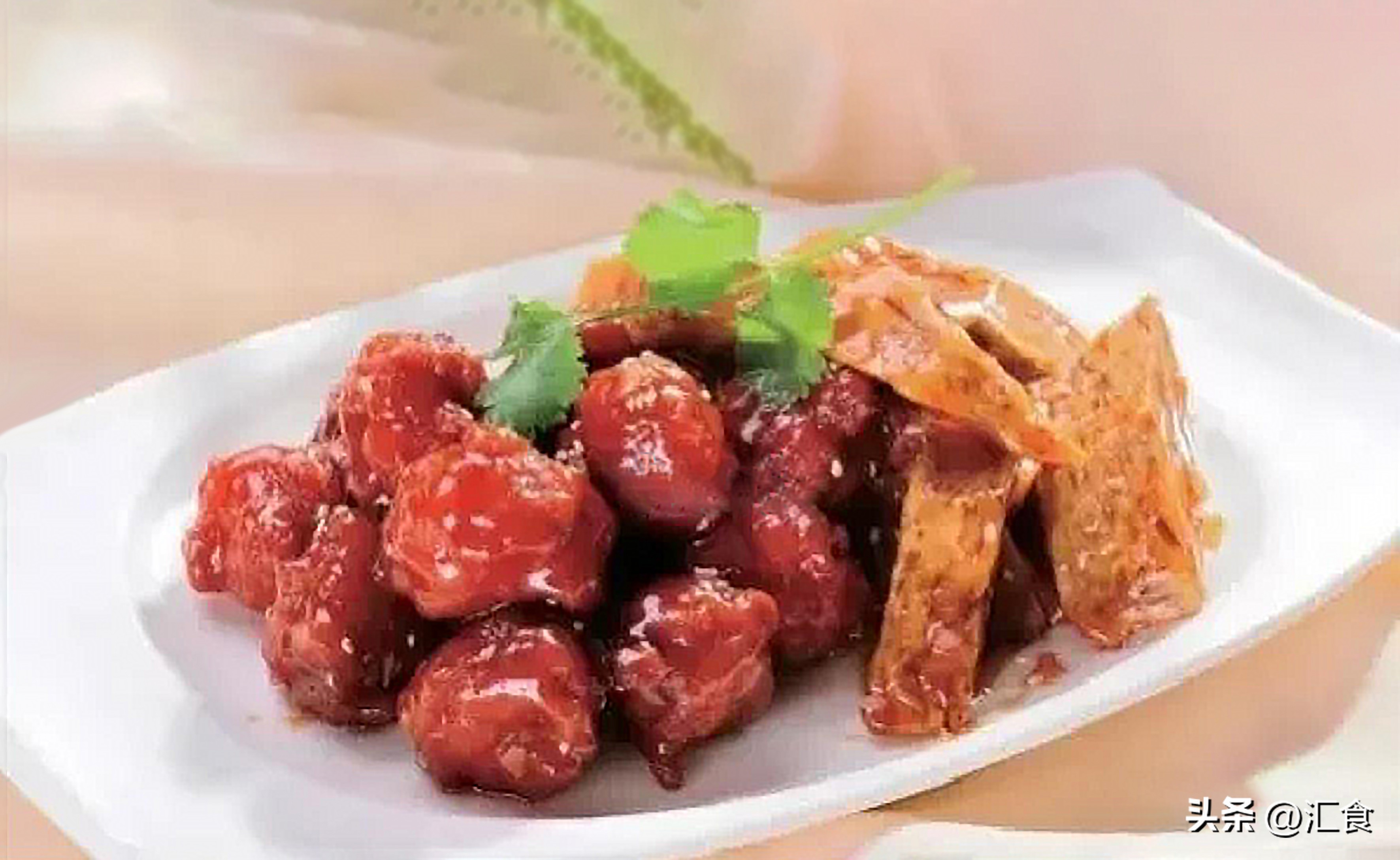 Sour soup with assorted seafood, lychee meat, stir-fried crispy yam - iNEWS