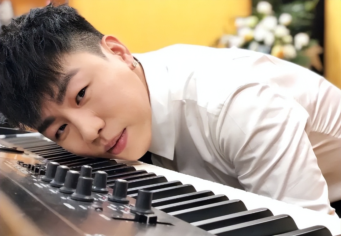 Hu Yanbin is suspected of being caught in a "peach color" news event ...