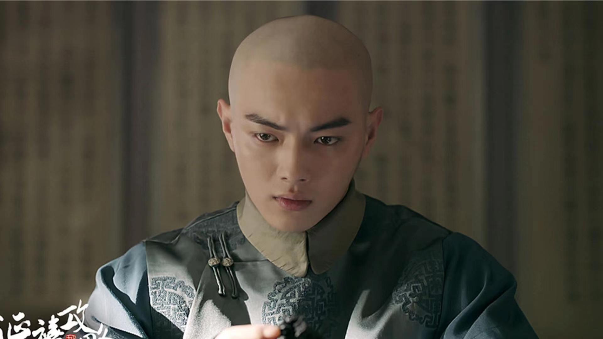 In "Story of Yanxi Palace", Fucha Fu Heng is 28 years old and famous all over the world, just ...