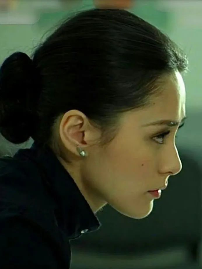 After reading them, I understand: the jaw line, the dividing line ...