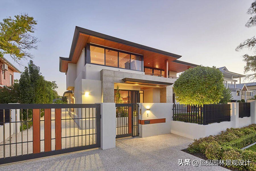 Simple modern garden villa with wood and glass as main materials - iNEWS