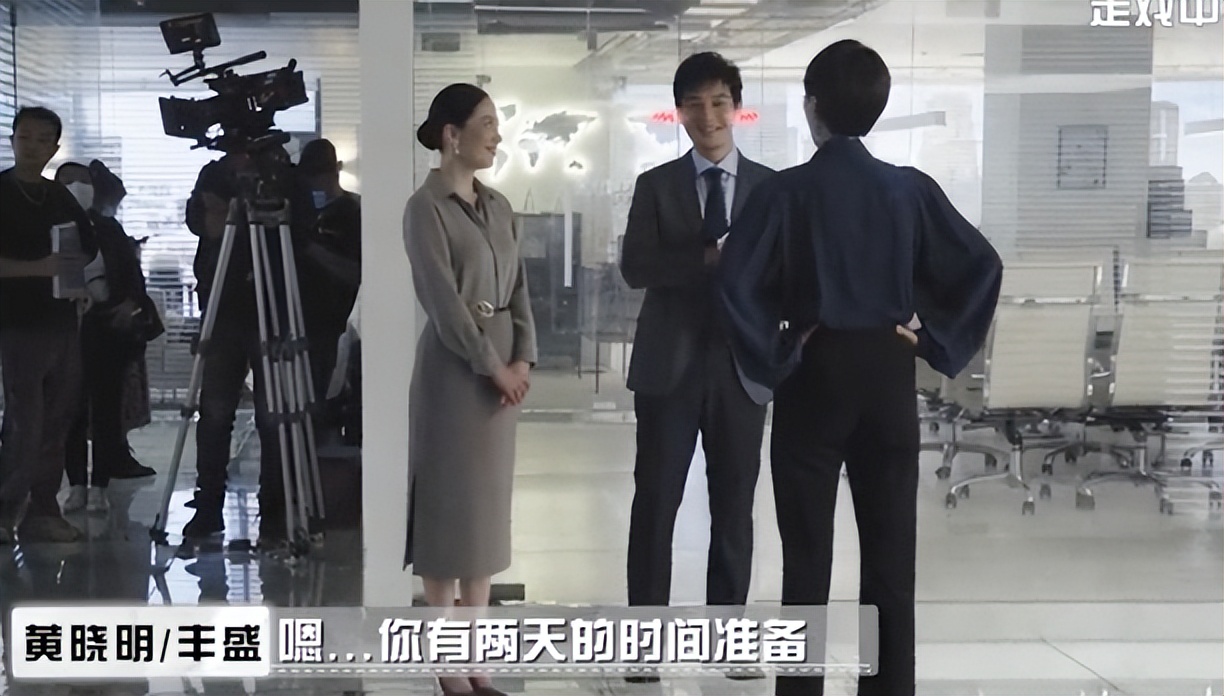 Yuan Quan and Huang Xiaoming's kiss scene is exposed!Holding hands and pulling clothes with a ...