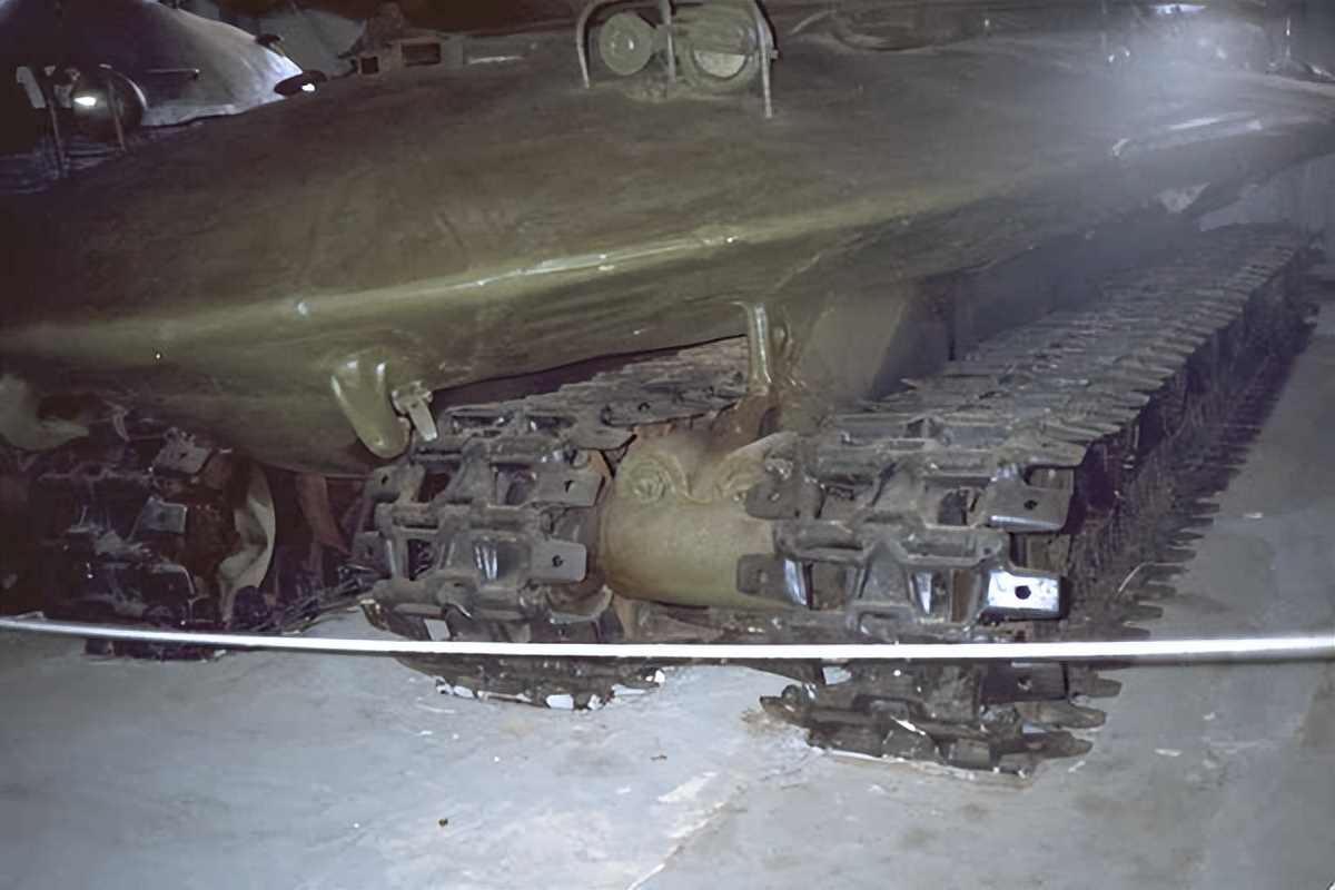 The 279 tank was born for nuclear warfare, but the hero is useless, and ...