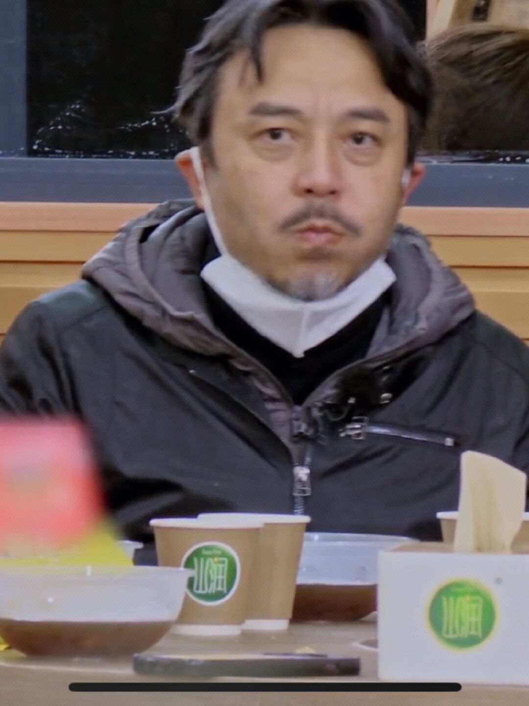 The recent photo of 48-year-old Wang Han is too old, with gray beard ...