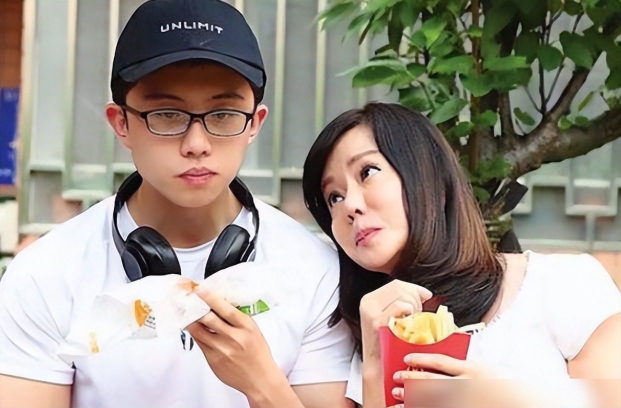 Looking back at how much the actress Di Ying doted on her son? She only ...