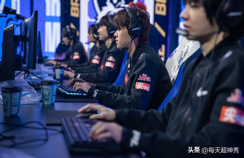 夢回S9！FPX冠軍隊員三排上分，Doinb、Lwx談及Crisp - 資訊咖