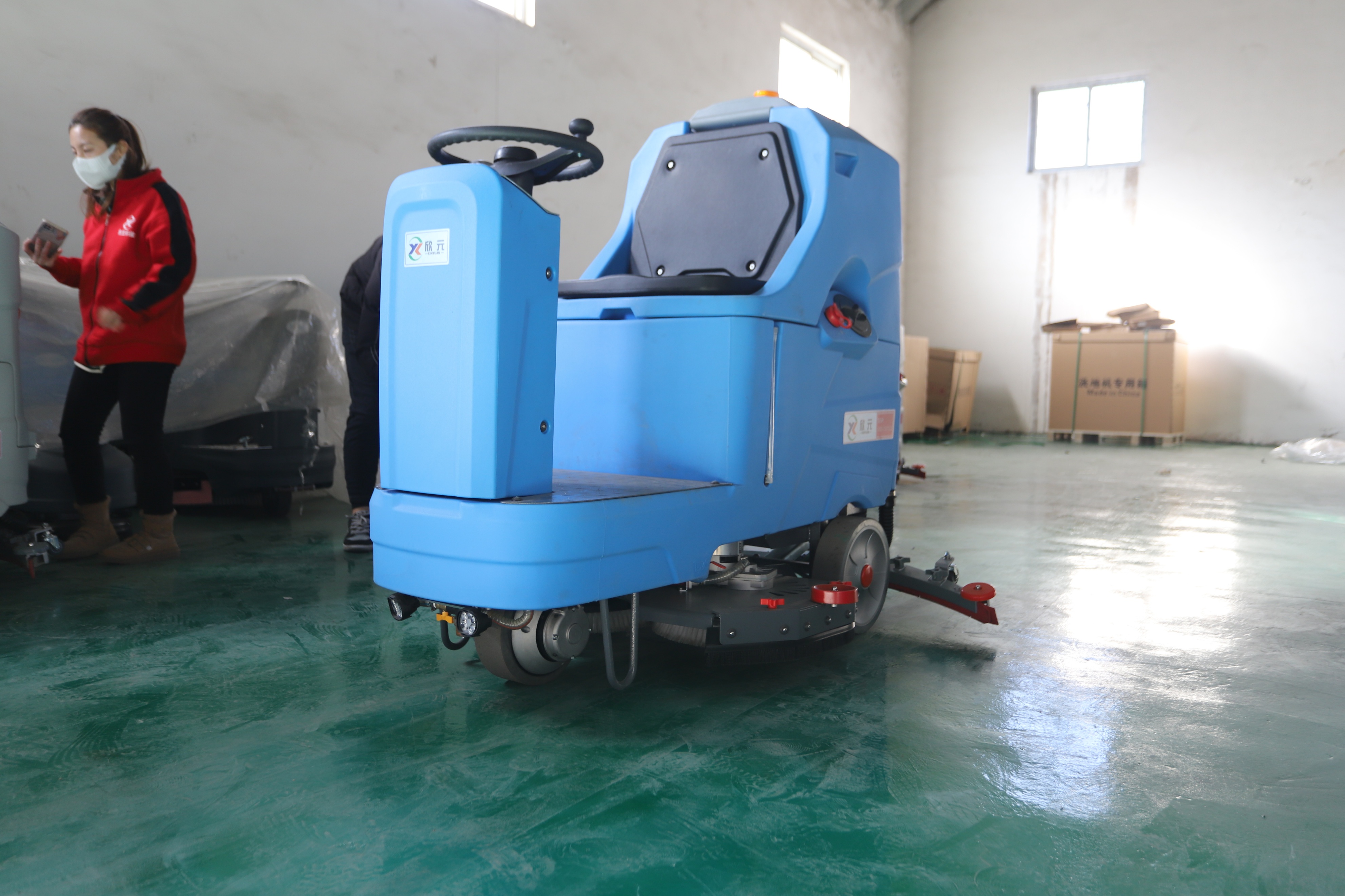 Small scrubbers save cleaners a lot of time and effort! - iNEWS