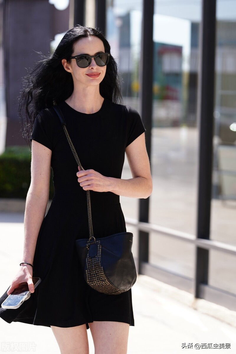 Christen Ritter appeared on the streets of Los Angeles, the black dress ...