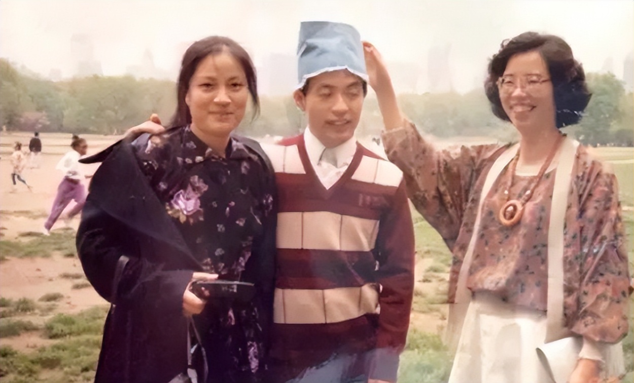 "Genius poet" Gu Cheng committed suicide after killing his wife. How is ...