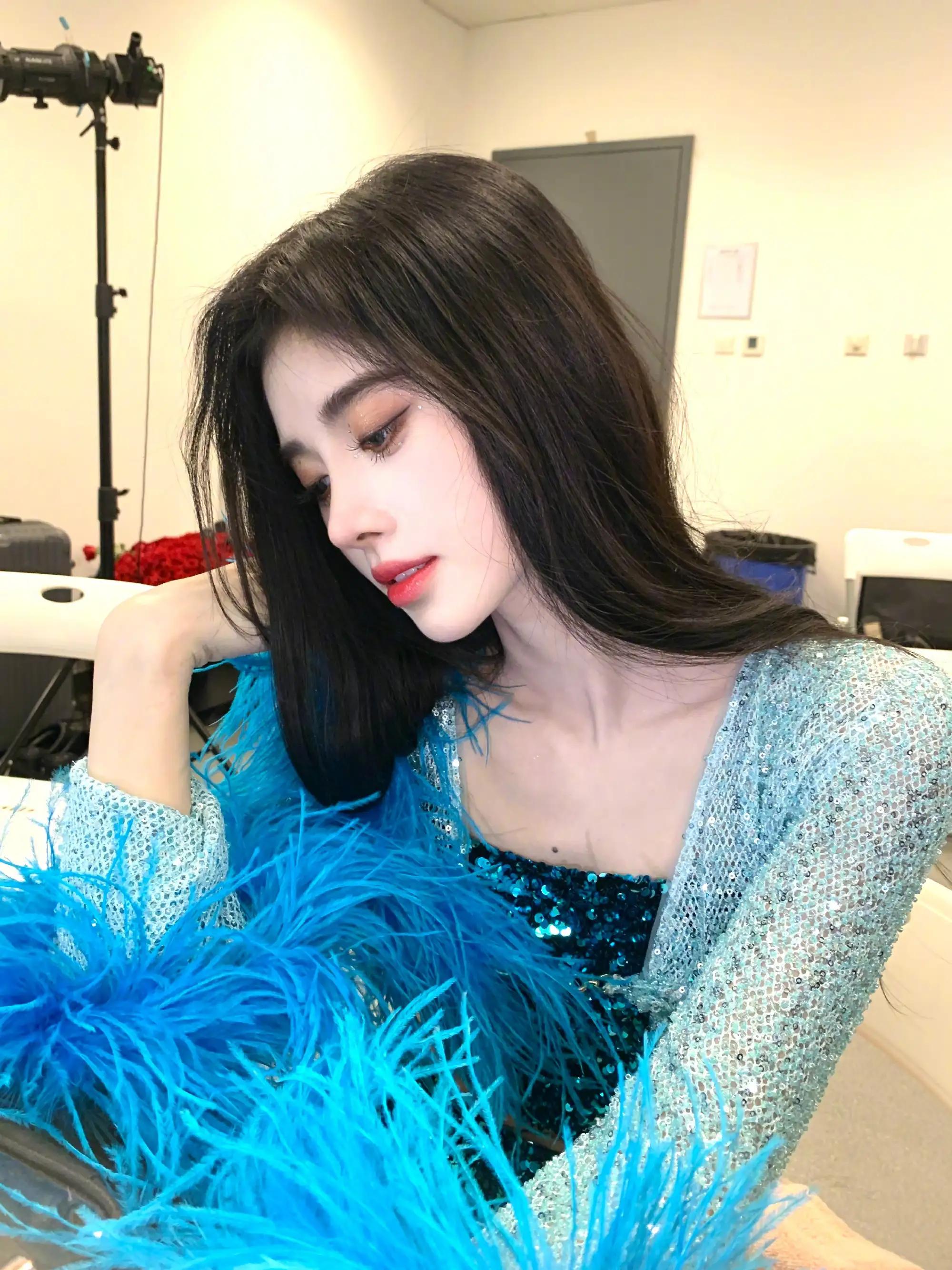 A lot of beautiful photos of Ju Jingyi came, what happened to her nose ...