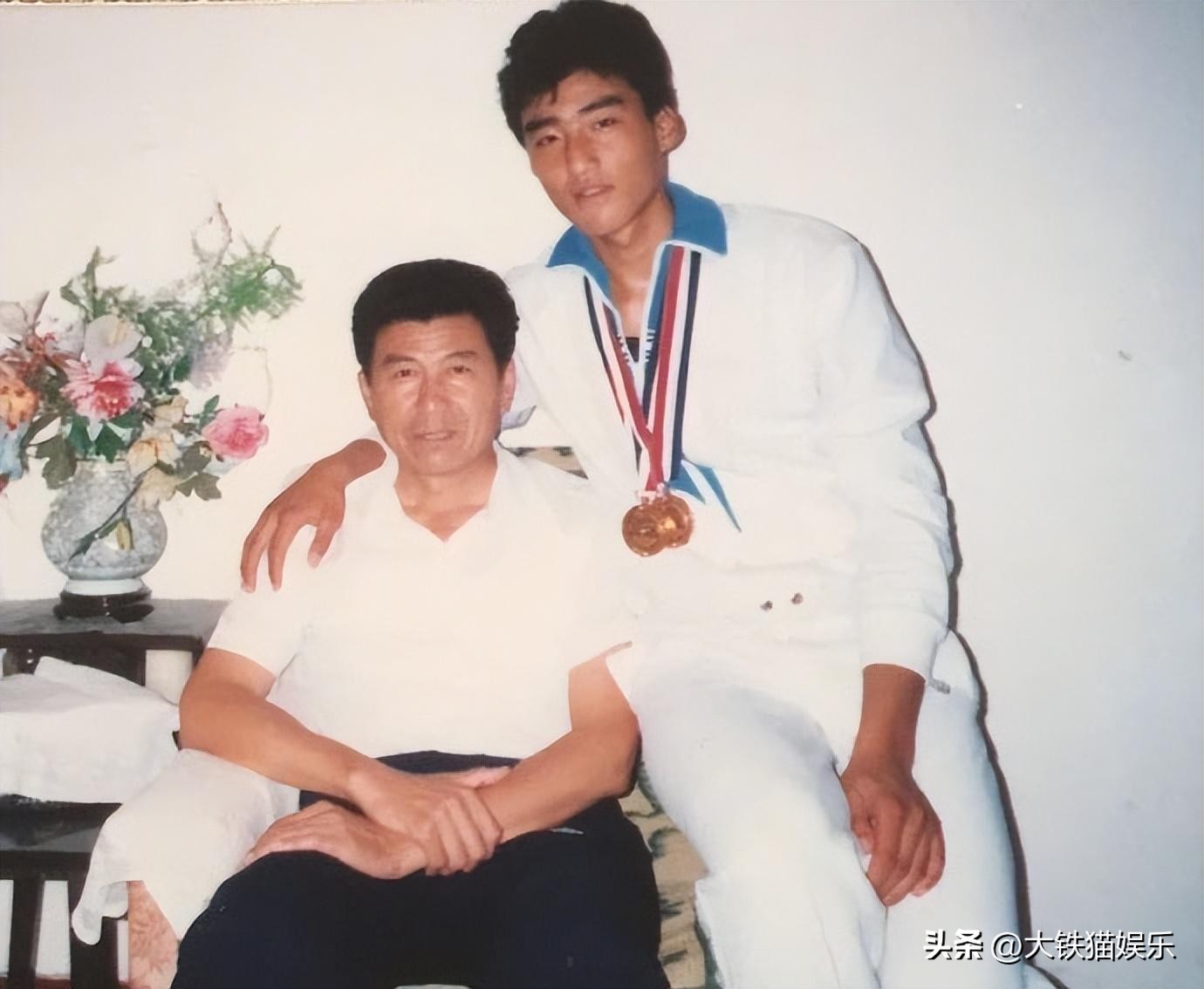 A model transforms into an actor, and only accepts these 5. It's okay ...