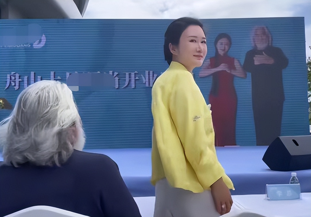 Du Xinglin is pregnant again and has another hard time! The bulging belly appeared in the ...