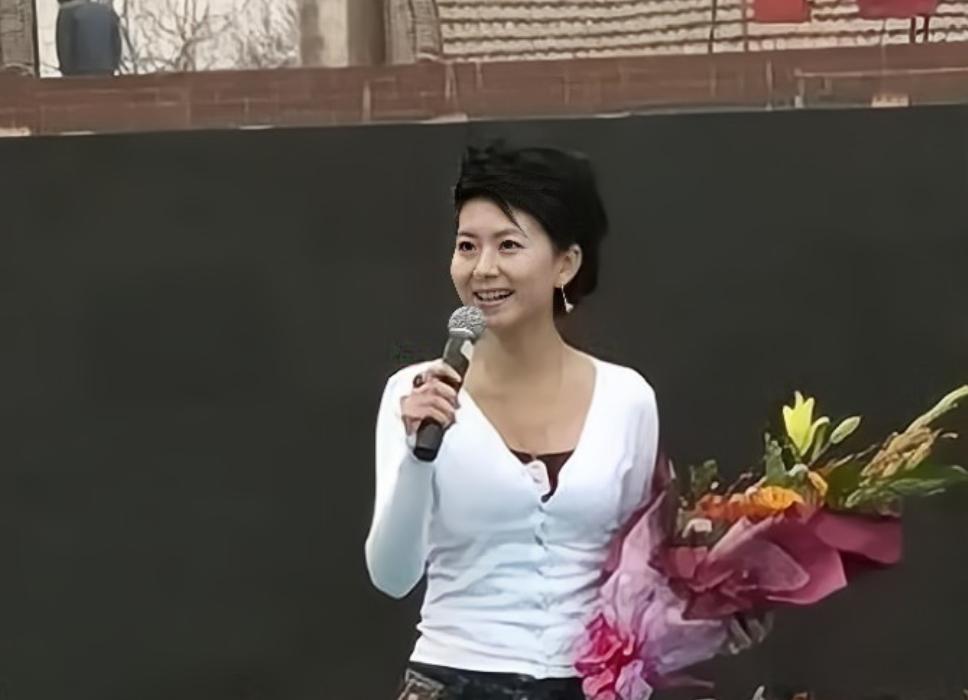Singer Gan Ping: She retired for love when she was popular, married Li ...