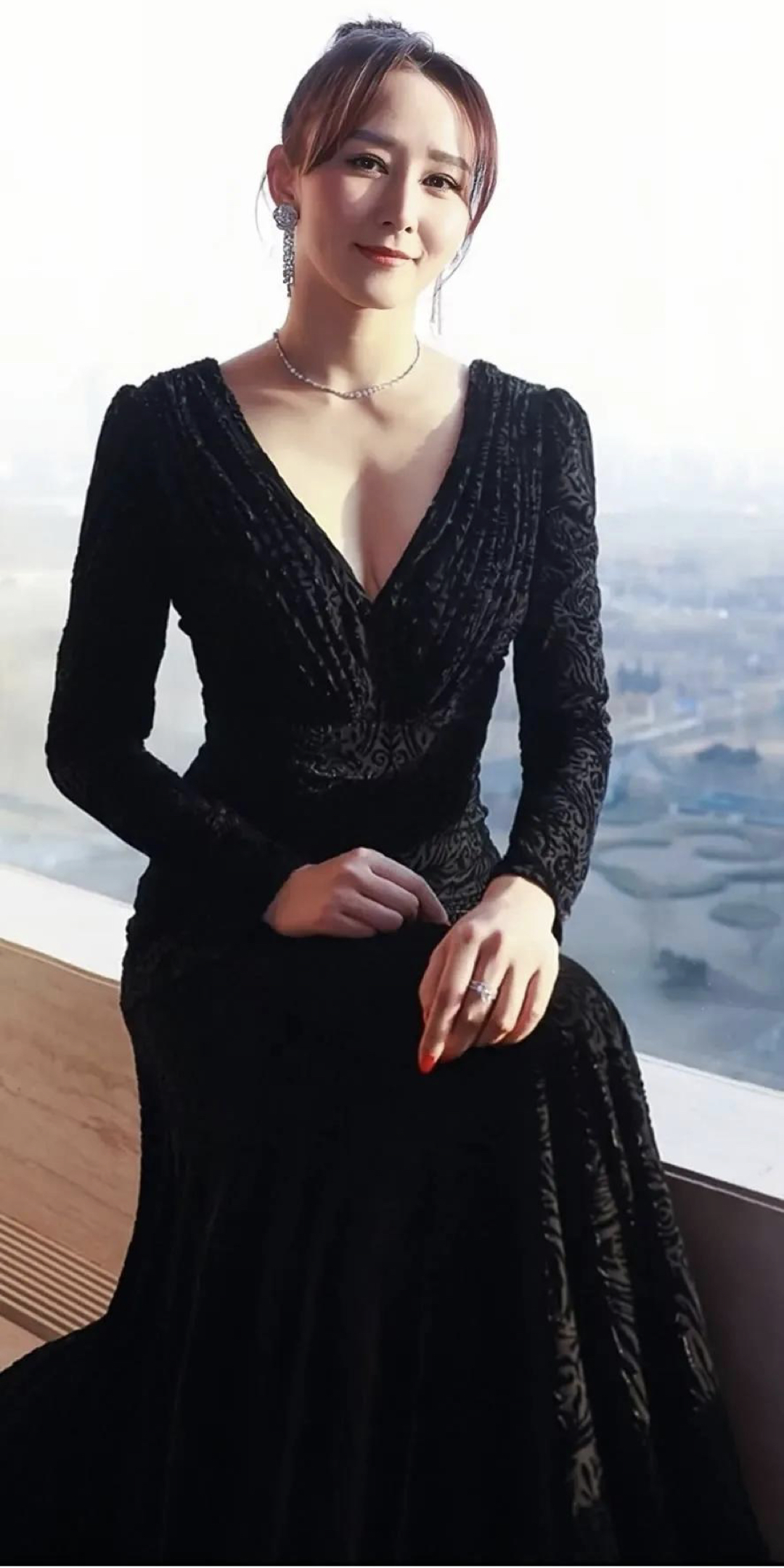 Jing Hu - the beauty of intellectual style - iNEWS