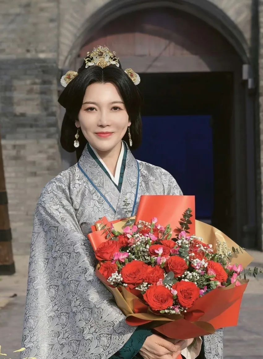 Yang Yang, Wang Churan, Cai Xukun, Zhang Yanyan, Yang Zireba, Zhang ...