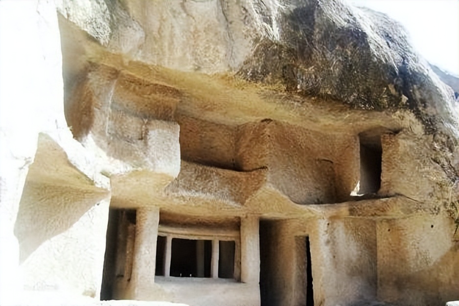 "China's No. 1 Labyrinth" The Unsolved Mystery of Ancient Cliff ...