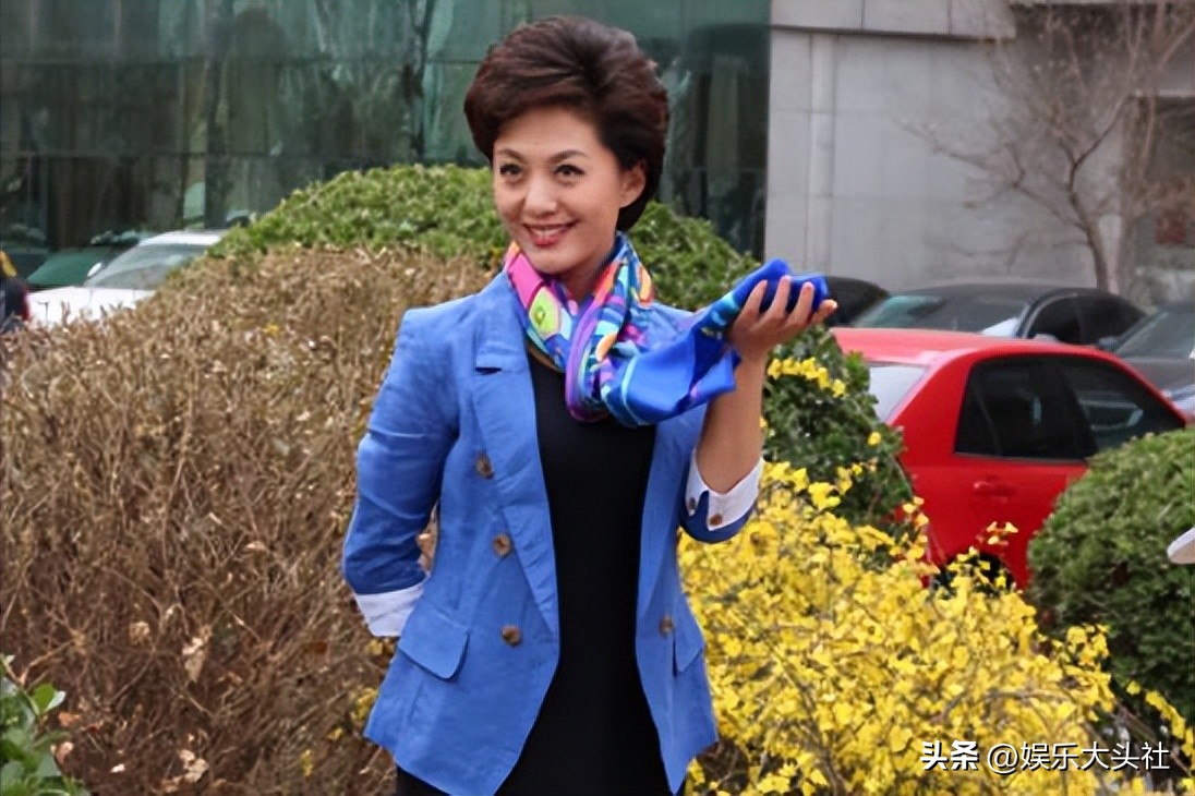 CCTV host Hai Xia: Tears in her career, she married a Tsinghua ...