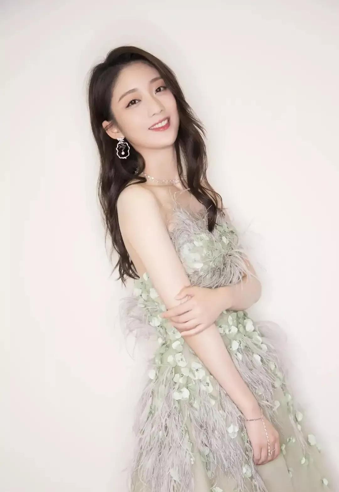 Celebrity Pretty Lady: Qi Yandi! - iMedia