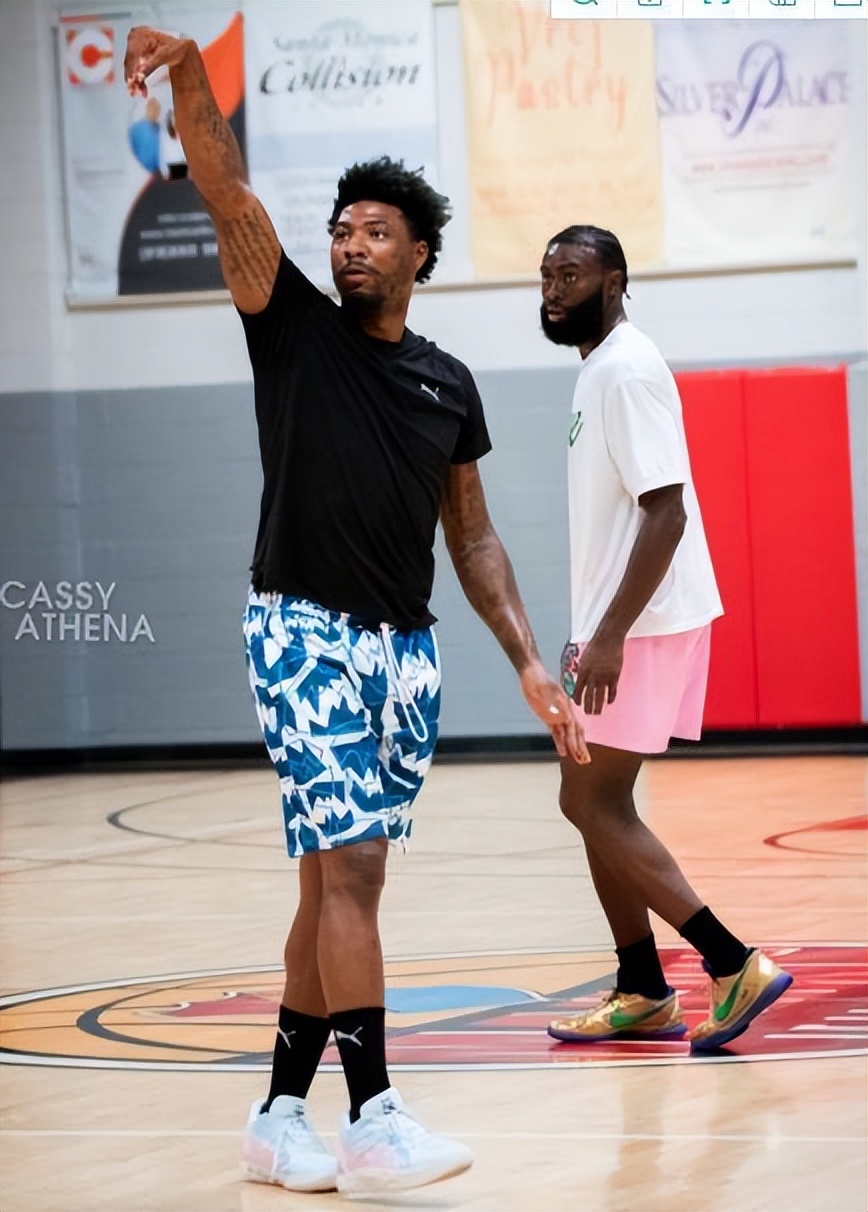 Sneakers: Owen on Kyrie Low 5, Jaylen wears Kobe 5 - iNEWS